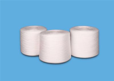 Chine Fils de polyesters tournés par 100 sur le cône en plastique pour le rideau de couture, chapeau, couverture à vendre
