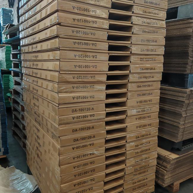Warehouse storage of polycarbonate products