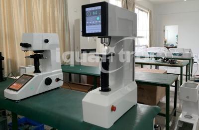 中国 モーター式リフティングシステム 触覚画面付きデジタル自動ロックウェル硬度計 販売のため