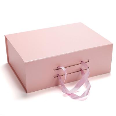 China Clamshell Magnetic Foldable Packaging Box for sale