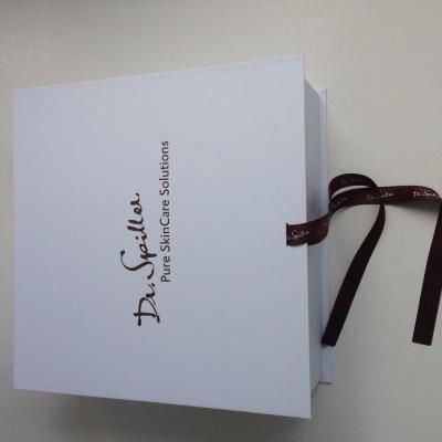 China Foldable Rigid Cardboard 1.5mm 900GSM Christmas Gift Box Full White for sale