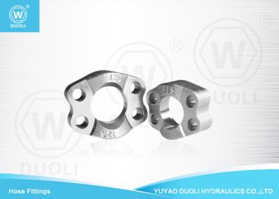 Chine Garnitures de tuyau de SAE Split Flange Clamps Hydraulic d'acier au carbone avec le plat de zinc à vendre