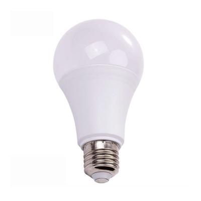 Cina Il certificato di plastica PF0.92 di RoHS raffredda le lampadine bianche del LED in vendita