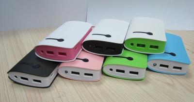 Cina La Banca doppia professionale 6600mAh di potere di USB per Iphone, PSP, METÀ DI in vendita