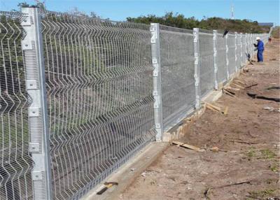 Chine 358 high security anti cutting and climb fence panels high density mesh 12.5mm x 75mm high density mesh à vendre