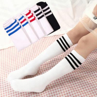 Cina Calzini da calcio di cotone per bambini calzini da ginocchio per ragazzi e ragazze calzini da sport a tubo lungo in vendita