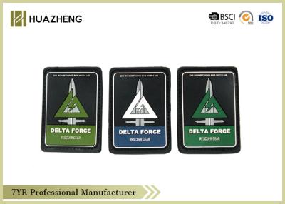 中国 大きさで分類される荷物/動力工具の別のための着色されたポリ塩化ビニールのバッジを平方して下さい 販売のため