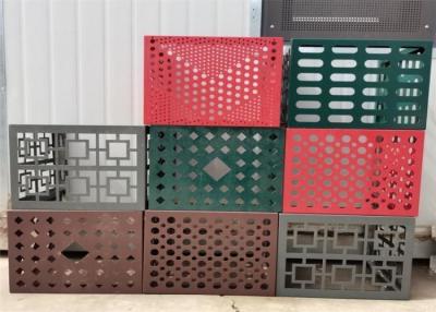 Cina L'alluminio ondulato perforato antiruggine 5052 riveste lo strato di pannelli per la parete di costruzione in vendita