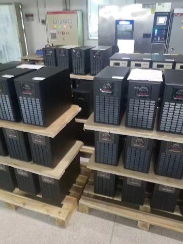 High-frequency tower UPS installation example in rack