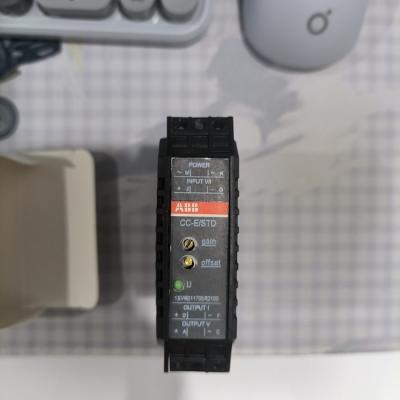 Cina ABB 1SVR011705R2100 Convertitore di segnale CC-E/STD Univers V/I / V/I 110-240VAC Modulo in vendita