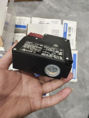 Cina Omron D4NL-2CFG-B Guard Lock Safety Door Switch Ultima protezione IP67 EN ISO 14119 Norme di tipo 2 in vendita