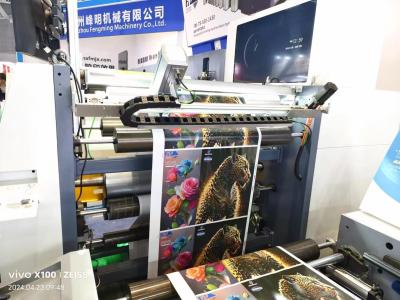 中国 自動磁気粉末ブレーキ制御装置付きのスリーブ型フレックス印刷機 販売のため