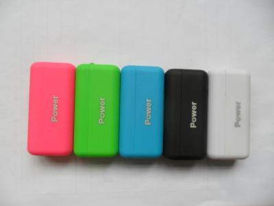 Cina La mini Banca variopinta portatile di potere 2600mah con la luce del LED, uscita 1A in vendita