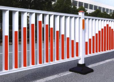 Chine PVC UV de grillage en métal de barrière de bord de la route de visibilité élevée anti enduit à vendre
