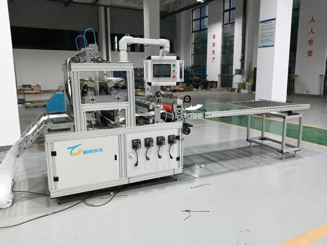 Semi-automatic folding machine in operation