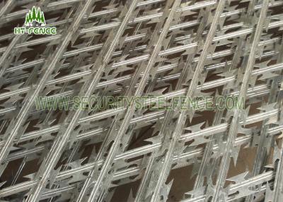 China La plata/el verde soldó con autógena la prueba de la subida de la cerca del alambre de púas de la maquinilla de afeitar con 100 el agujero del × 100m m en venta