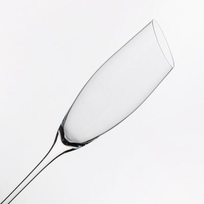 중국 받침 달린 잔 173 밀리람베르트 긴 굴대 각을 이루는 샹파뉴 플루트를 마시는 6Oz 크리스털 잔 판매용