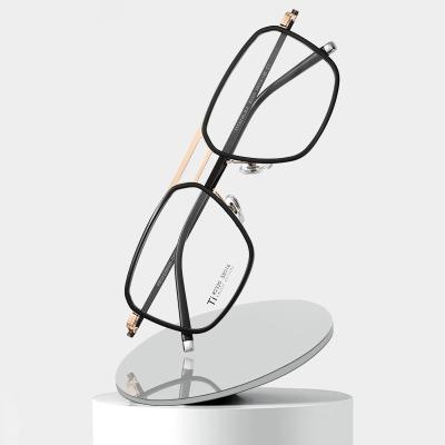 Cina Vetri di titanio del chiaro acetato della lente, OEM unisex di vetro della struttura del metallo in vendita