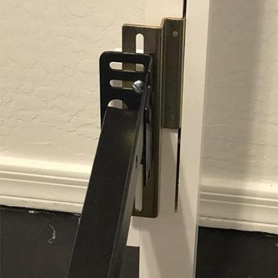 Cina 2 Pcs Extra Heavy Duty Headboard Conversion Bracket Kit, Bed Frame Bolt On to Hook On Conversion kit,#711 Headboard Hook Set con hardware in vendita