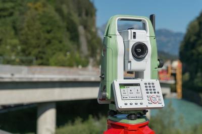 Китай Leica TS03 общая станция жидкий 2-осевой датчик наклона Улучшенный 45 мм диафрагмы GNSS-приемник для точного управления машиной продается