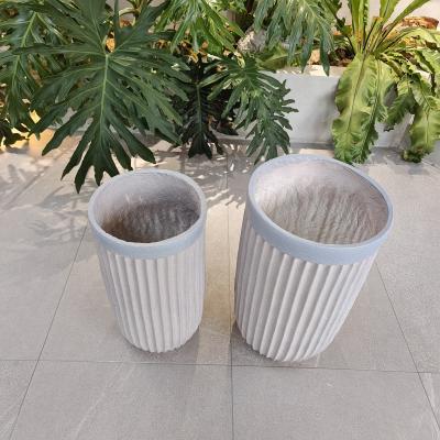 中国 スタイリッシュ で 耐久 性 ある 外部 の 場所 の 強化 粘土 の 植樹 器 販売のため