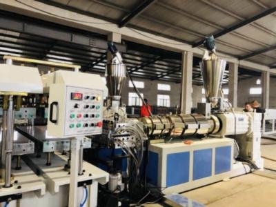 China Brett-Schaum-Brett-Verdrängungs-Linie PVCs Celuka verkrustete 3 - 30mm Produkt-Stärke zu verkaufen