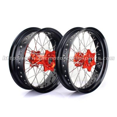 Cina Ruote del motociclo anodizzate abitudine a 17 pollici, ruote nere del motociclo di Spoked in vendita