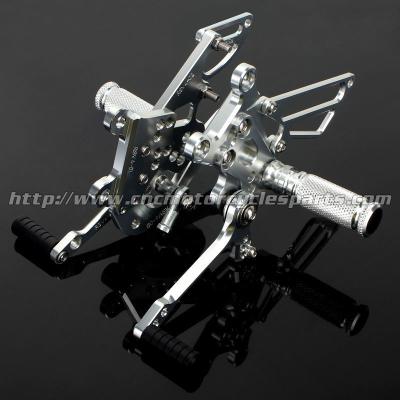 Cina La parte posteriore di alluminio motociclo del nero/dell'argento mette, pioli su ordinazione del piede del motociclo in vendita
