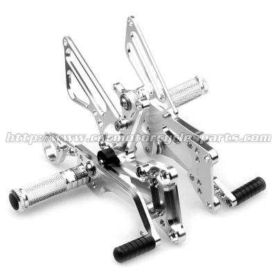 Cina La parte posteriore del motociclo di fresatura di CNC mette il motociclo di alluminio Footpegs delle parti del motociclo di Rearset in vendita