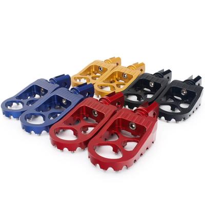 Cina Il colore ha anodizzato l'arancia di alluminio 7075 83mm Harley Foot Pegs in vendita