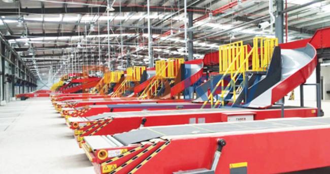 Realkey Telescopic Belt Conveyor in operation