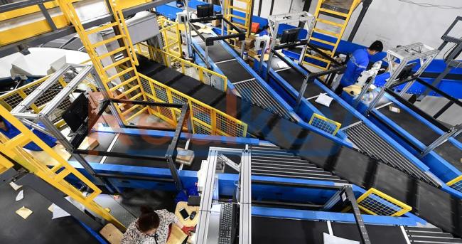 High Efficiency Flexible Conveyor Belt Sorting System in operation