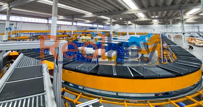 Realkey Cross Belt Sorter system in operation showing parcel sorting process