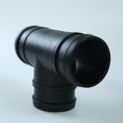 Cina T-shirt nero per tubi d'irrigazione 25 mm 1 2 T-shirt per tubi d'irrigazione con resistenza agli UV in vendita