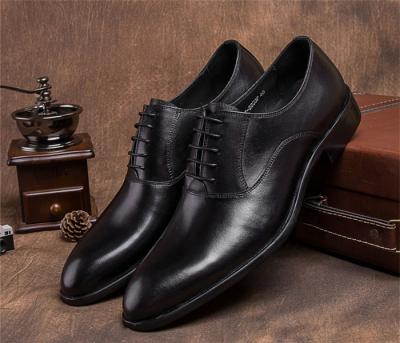 Cina Scarpe di vestito classiche degli uomini normali aguzzi del dito del piede per l'intervallo di grandezza di Four Seasons UE 37-44 in vendita