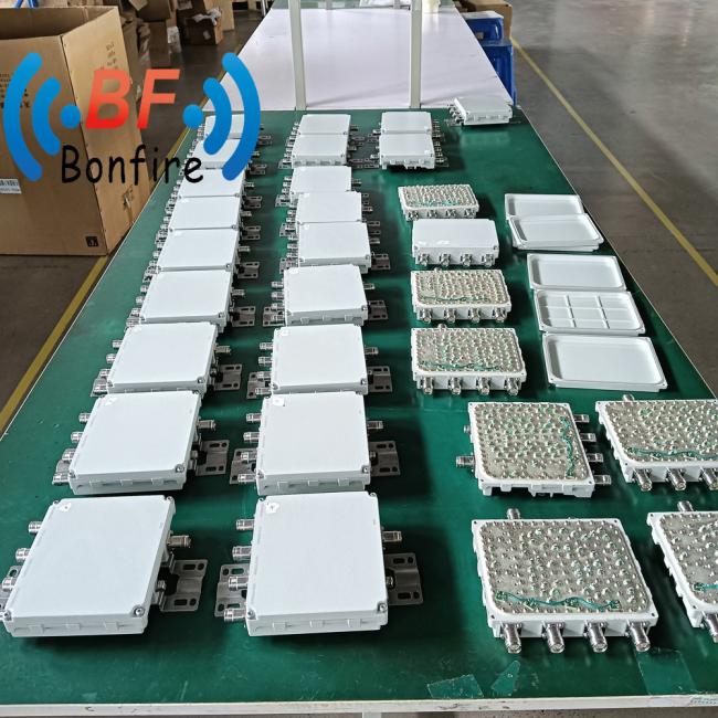 698-960/1710-1880/1920-2170/2600-3800MHz Combiner RF Quadplexer Multiplexer 4.3-10 Female