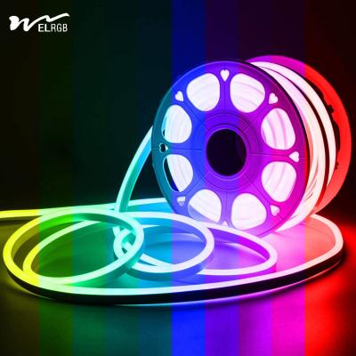 Cina 85lm/w Lamp Luminous Efficiency Remote Controlled LED Strip Light for Outdoor Spaces in vendita