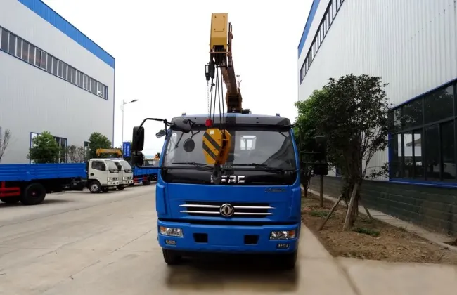3ton-4tons Dongfeng Cargo Truck Crane Heavy Duty Crane Truck