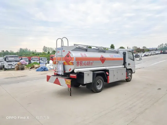 6000liters 6tons Fuel Dispenser Tanker Truck 4*2 Petrol Oil Diesel Delivery and Refueling Truck