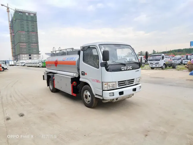 6000liters 6tons Fuel Dispenser Tanker Truck 4*2 Petrol Oil Diesel Delivery and Refueling Truck