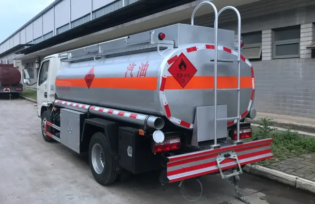 Dongfeng 4000 Liters Fuel Refueling Truck with Oil Pump and Filling Gun