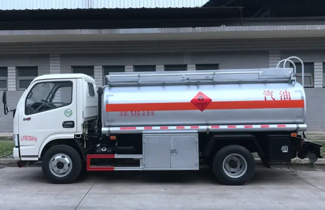 Dongfeng 4000 Liters Fuel Refueling Truck with Oil Pump and Filling Gun