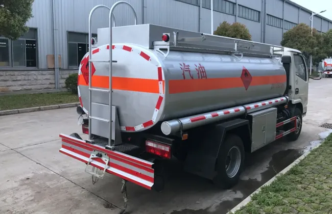 Dongfeng 4000 Liters Fuel Refueling Truck with Oil Pump and Filling Gun