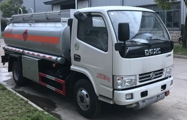 Dongfeng 4000 Liters Fuel Refueling Truck with Oil Pump and Filling Gun
