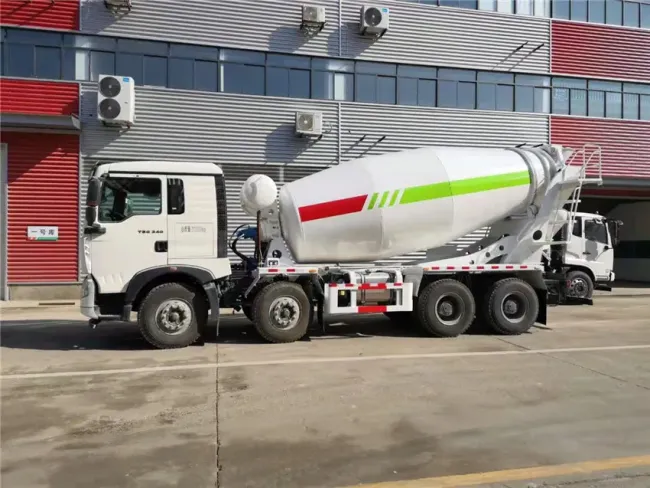 Hot Sale HOWO 8X4 20cbm/22cbm Concrete Mixer Truck Cement Construction Vehicle Concrete Mixer Machine Beton Small Concrete Mixer