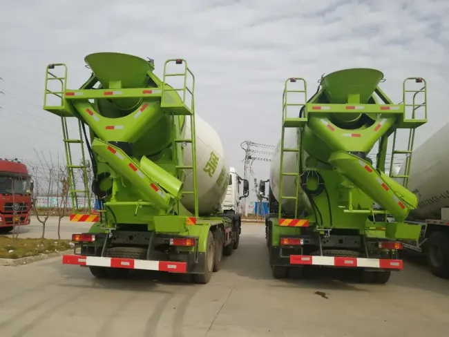 Hot Sale HOWO 8X4 20cbm/22cbm Concrete Mixer Truck Cement Construction Vehicle Concrete Mixer Machine Beton Small Concrete Mixer
