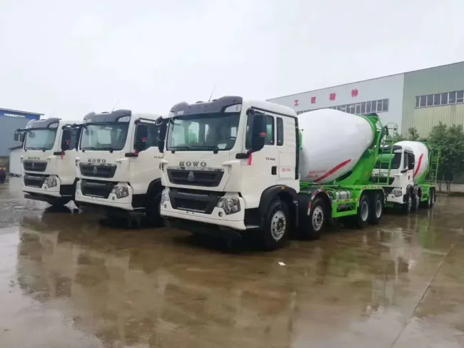 Hot Sale HOWO 8X4 12cbm Construction Vehicle Cment Transportation Machine Beton Machine Small Mobile Cement Mixer