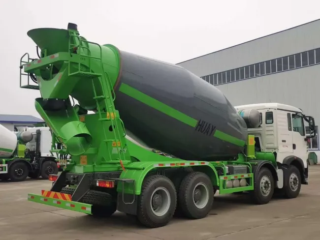 Hot Sale HOWO 8X4 12cbm Construction Vehicle Cment Transportation Machine Beton Machine Small Mobile Cement Mixer