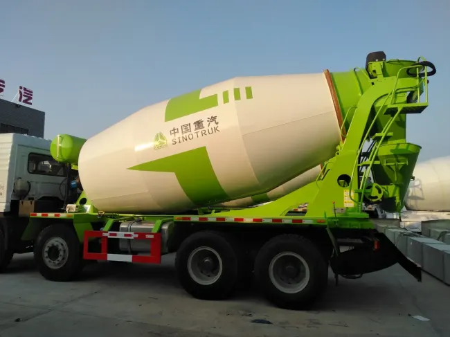 Hot Sale 8X4 Light Weight Heavy Duty Truck Construction Transportation Machine Cement Delivery Tanker Truck Concrete Mixer Pump Truck
