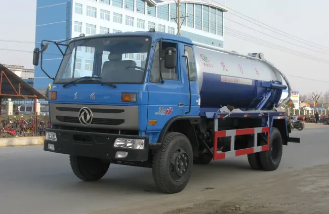 8000 Liters Waste Vacuum Cleaning Sewage Suction Tank Truck